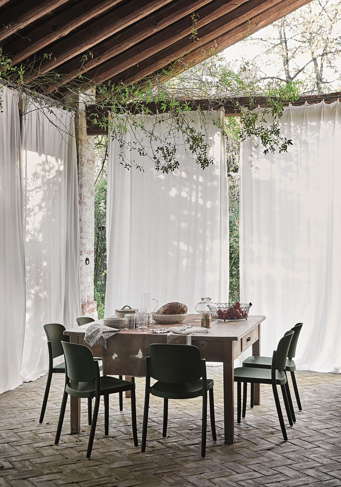 Piazza, design by Jun Yasumoto