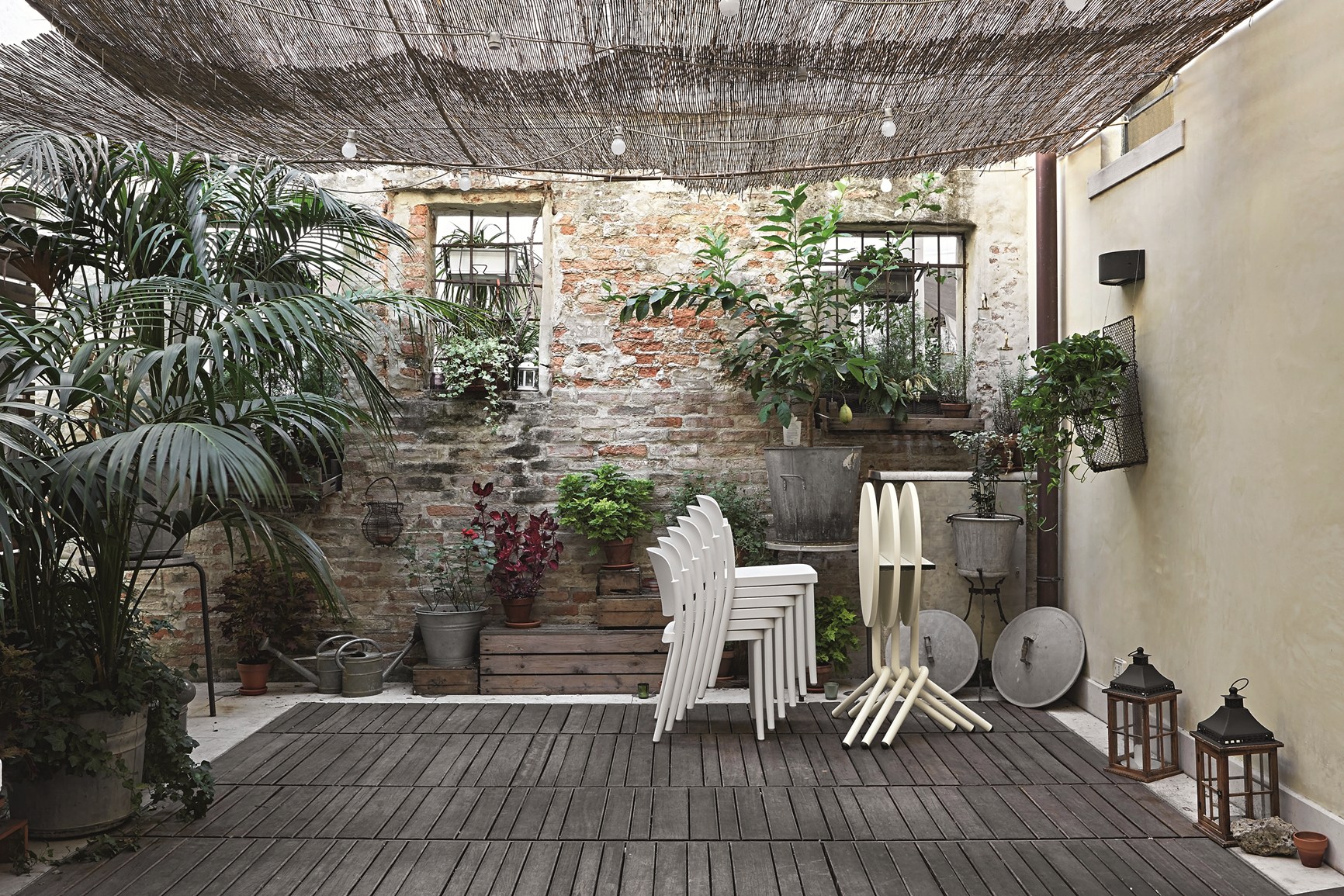 Piazza, design by Jun Yasumoto