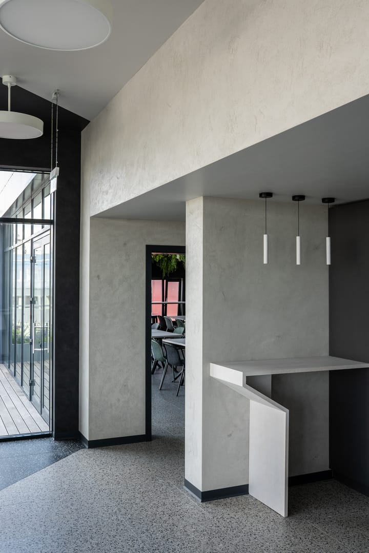 Isoplam presenta Micro Grip, l’esperienza tattile del microcemento ...