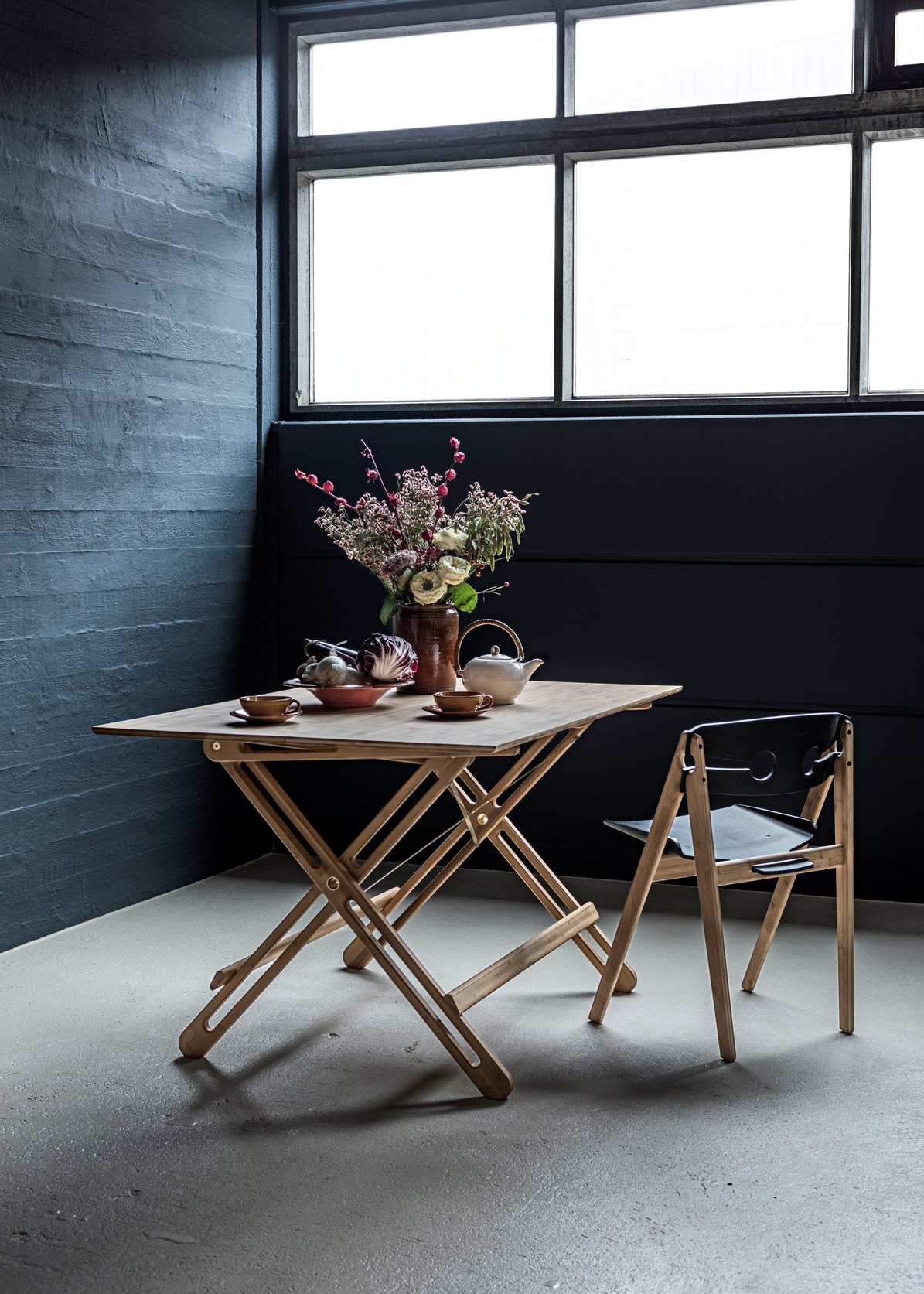 Field Table. Versatile Dining Table for a Life on the Move