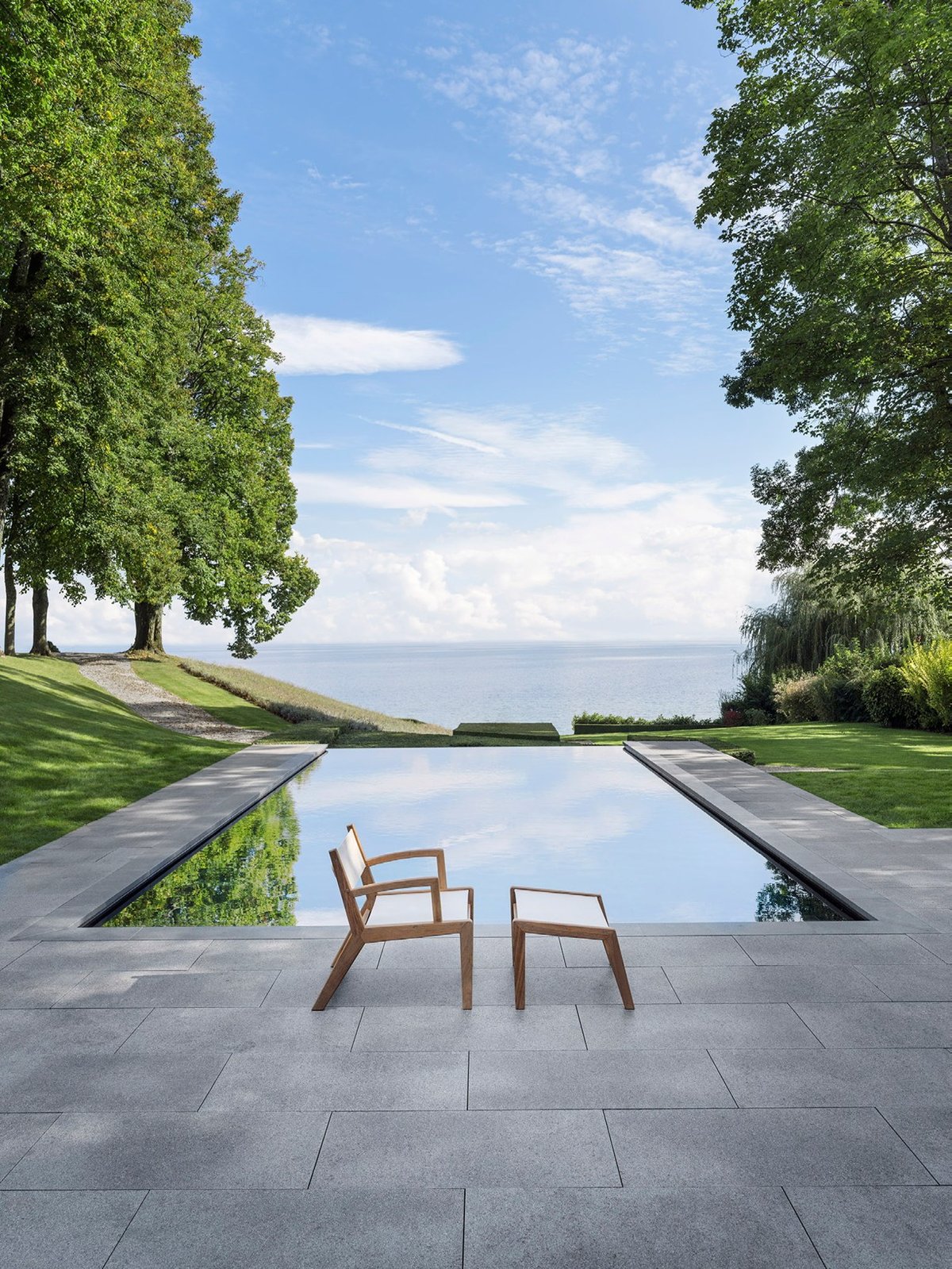 Tectona: Simple, Comfortable and Practical