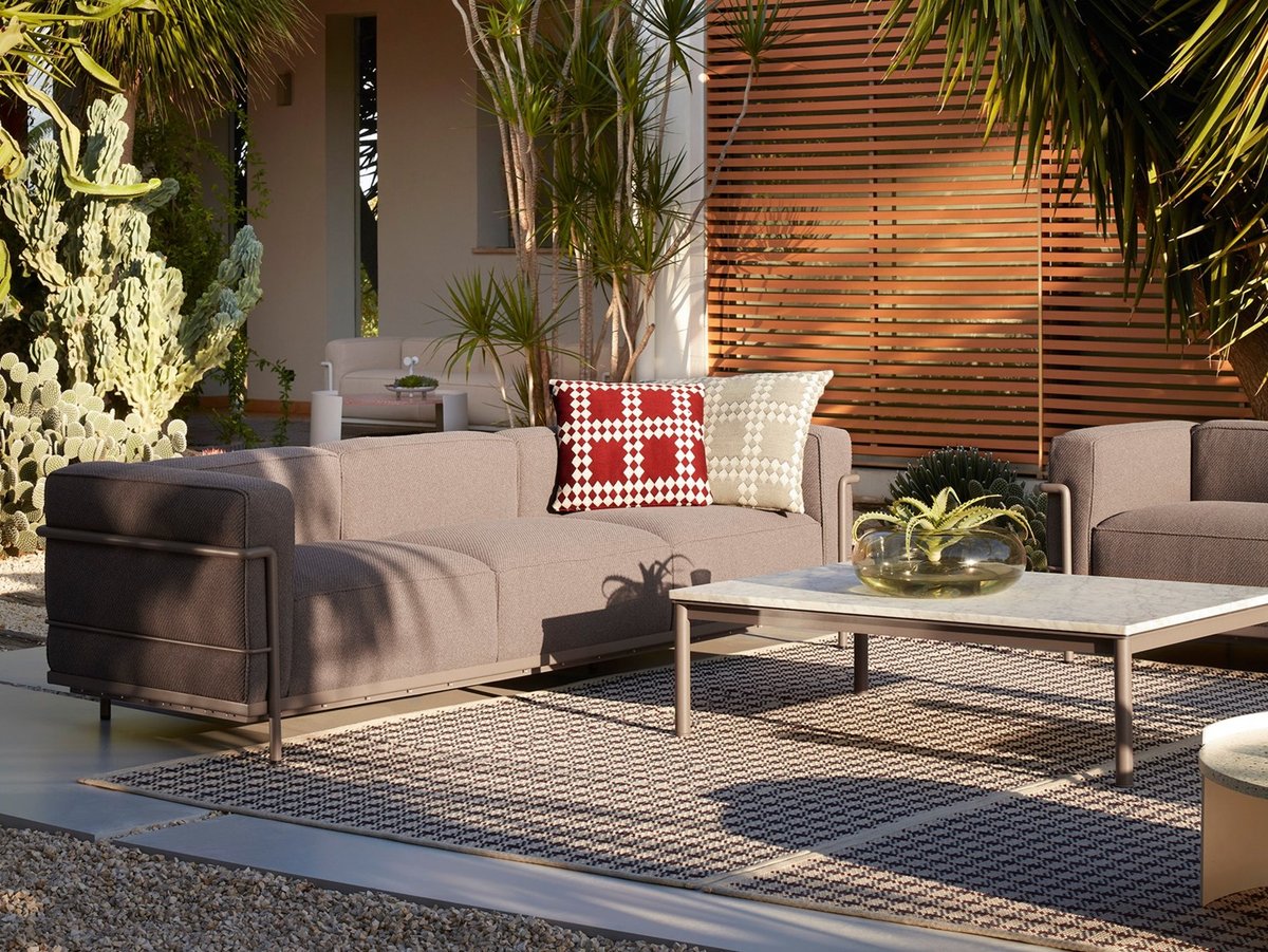 Cassina’s Iconic Pieces go Outdoors