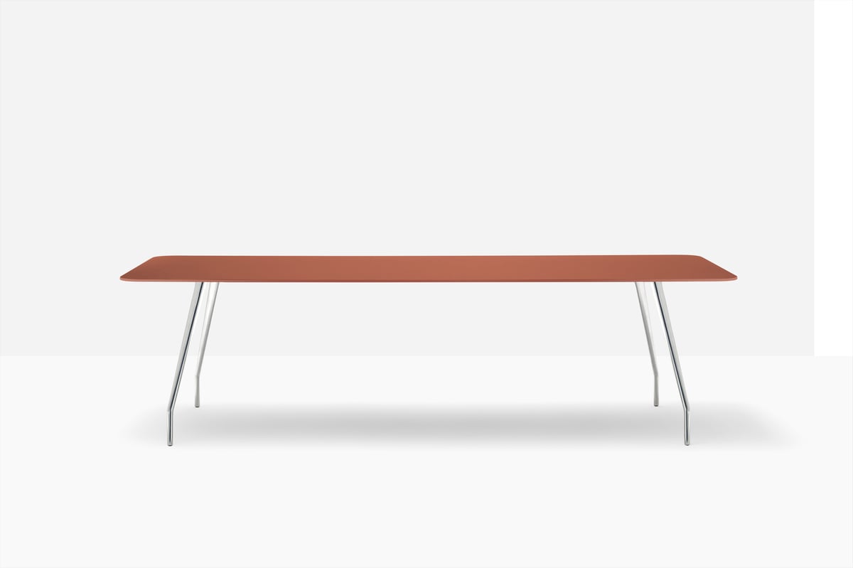 Rizz is the new Pedrali table designed by Robin Rizzini