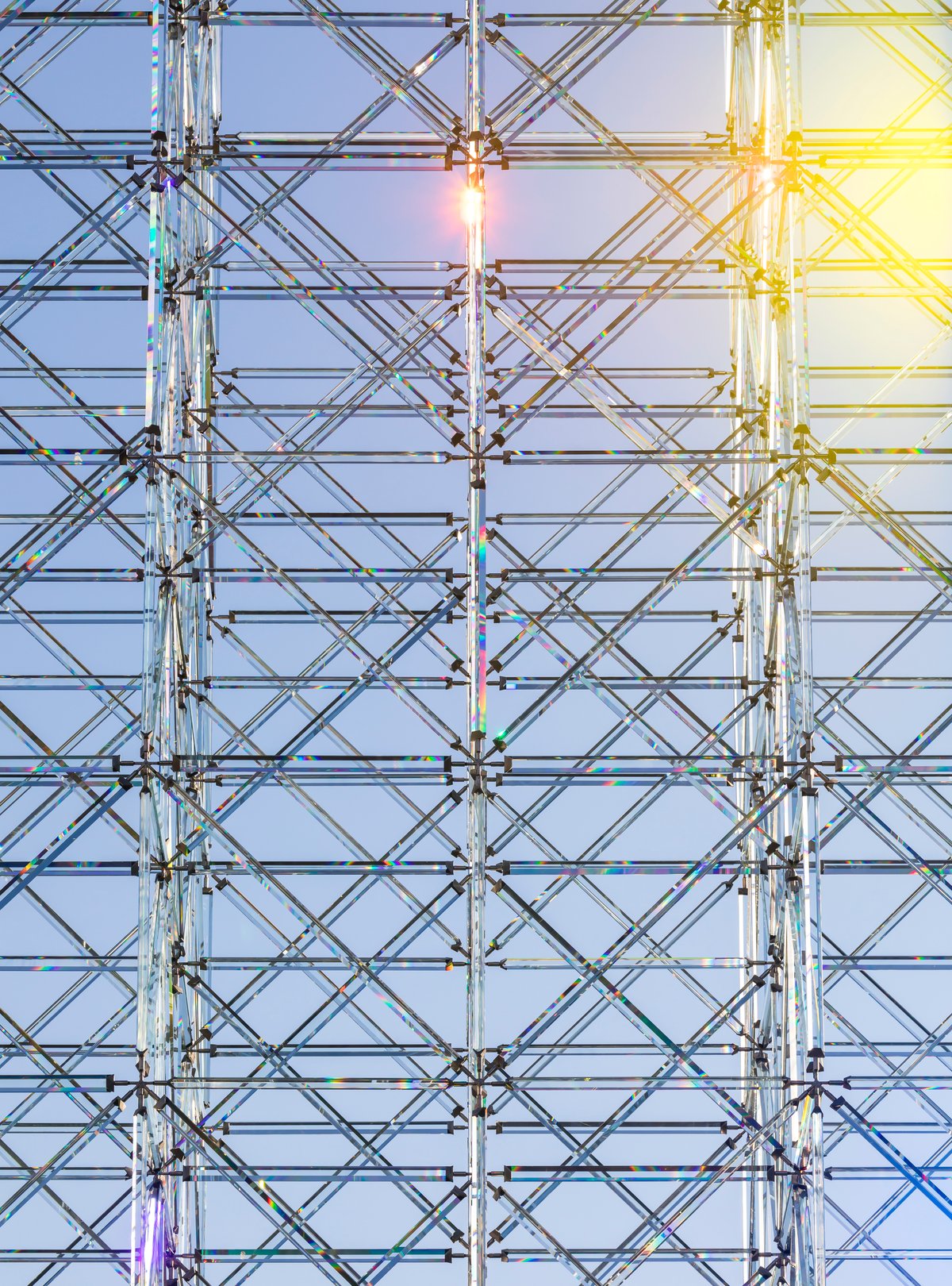 A monumental glass art installation by Emmanuel Barrois in Paris