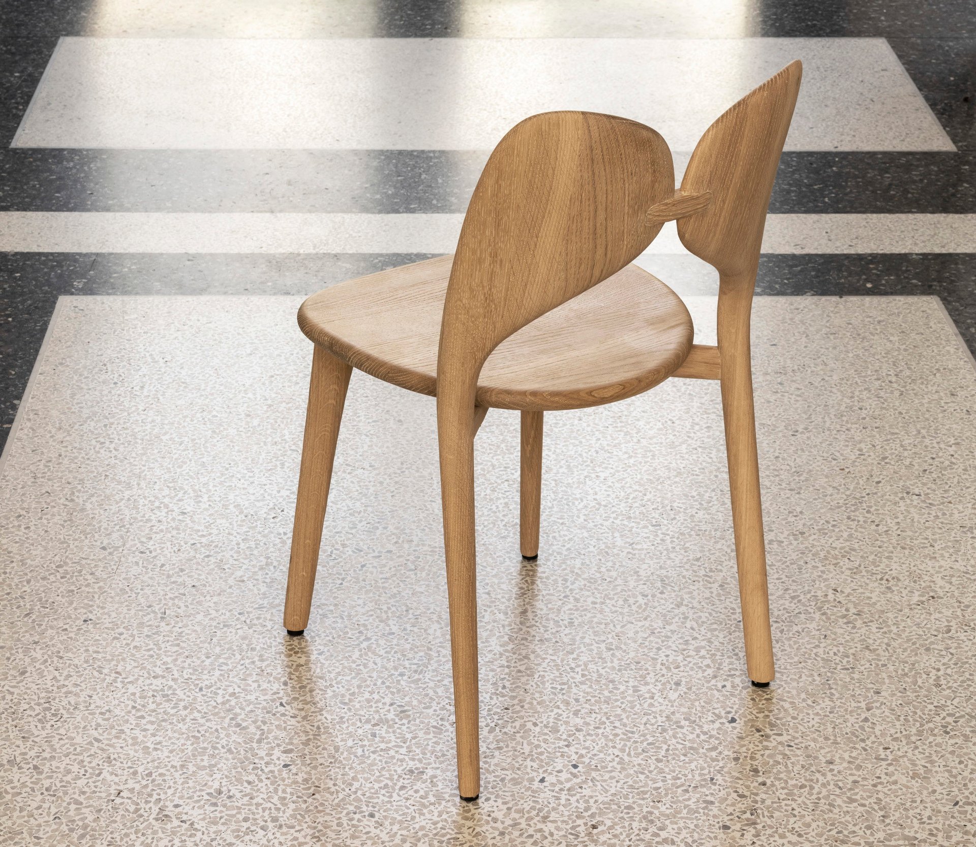 Gli arredi in legno Woak disegnati da Constance Guisset