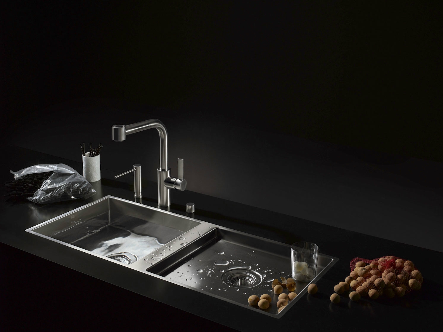 Dornbracht premiere: eUnit Kitchen