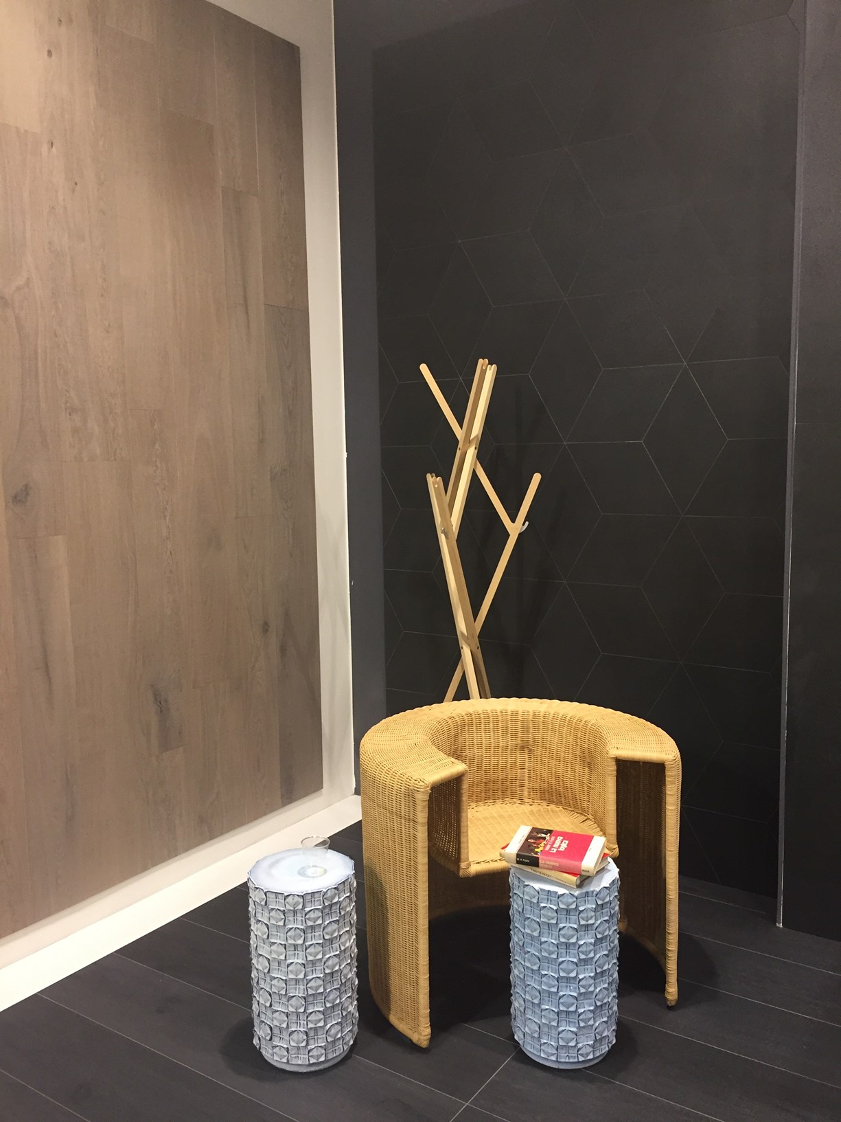 Large-size ceramic panels with rustic-chic touch