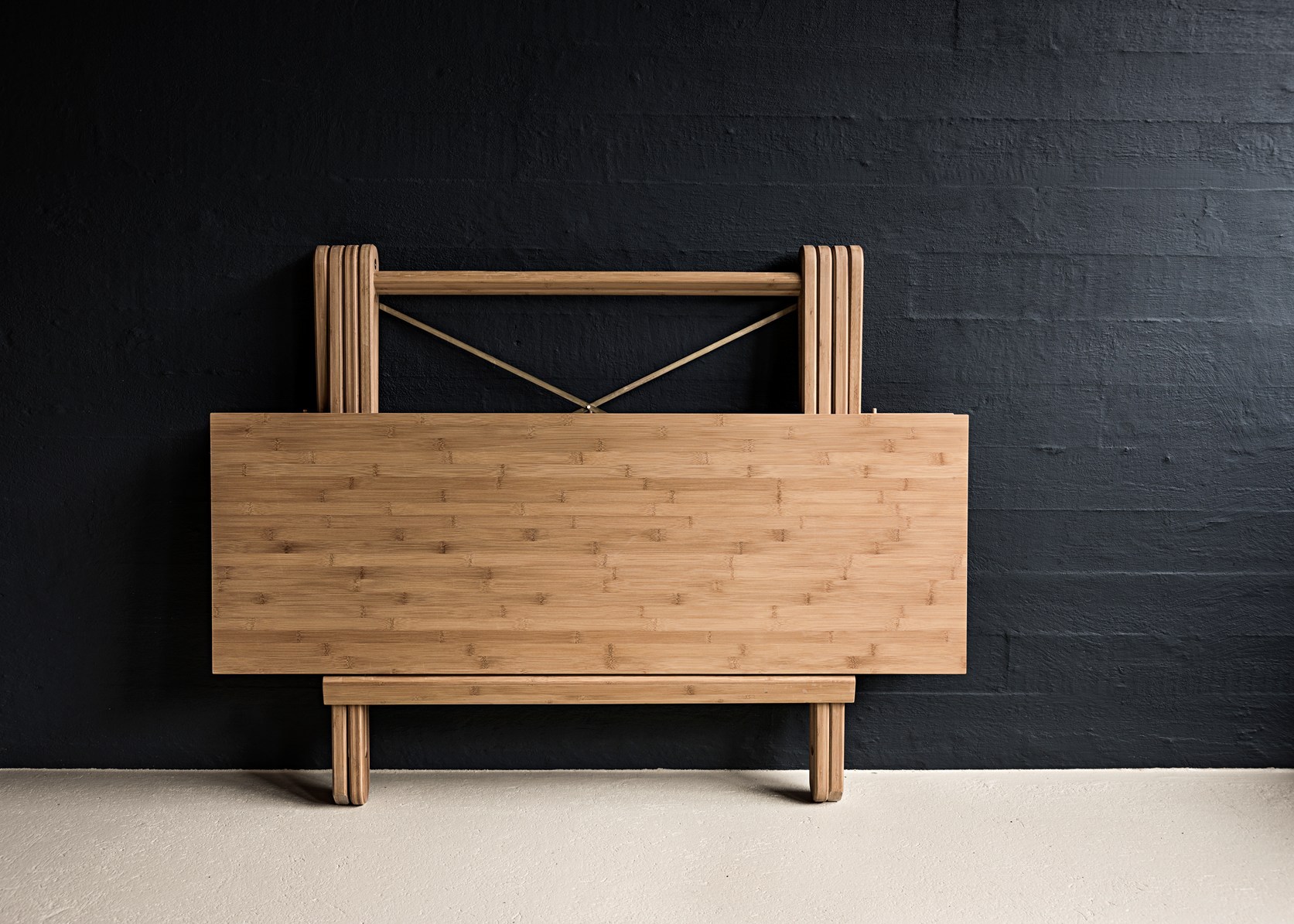 Field Table. Versatile Dining Table for a Life on the Move