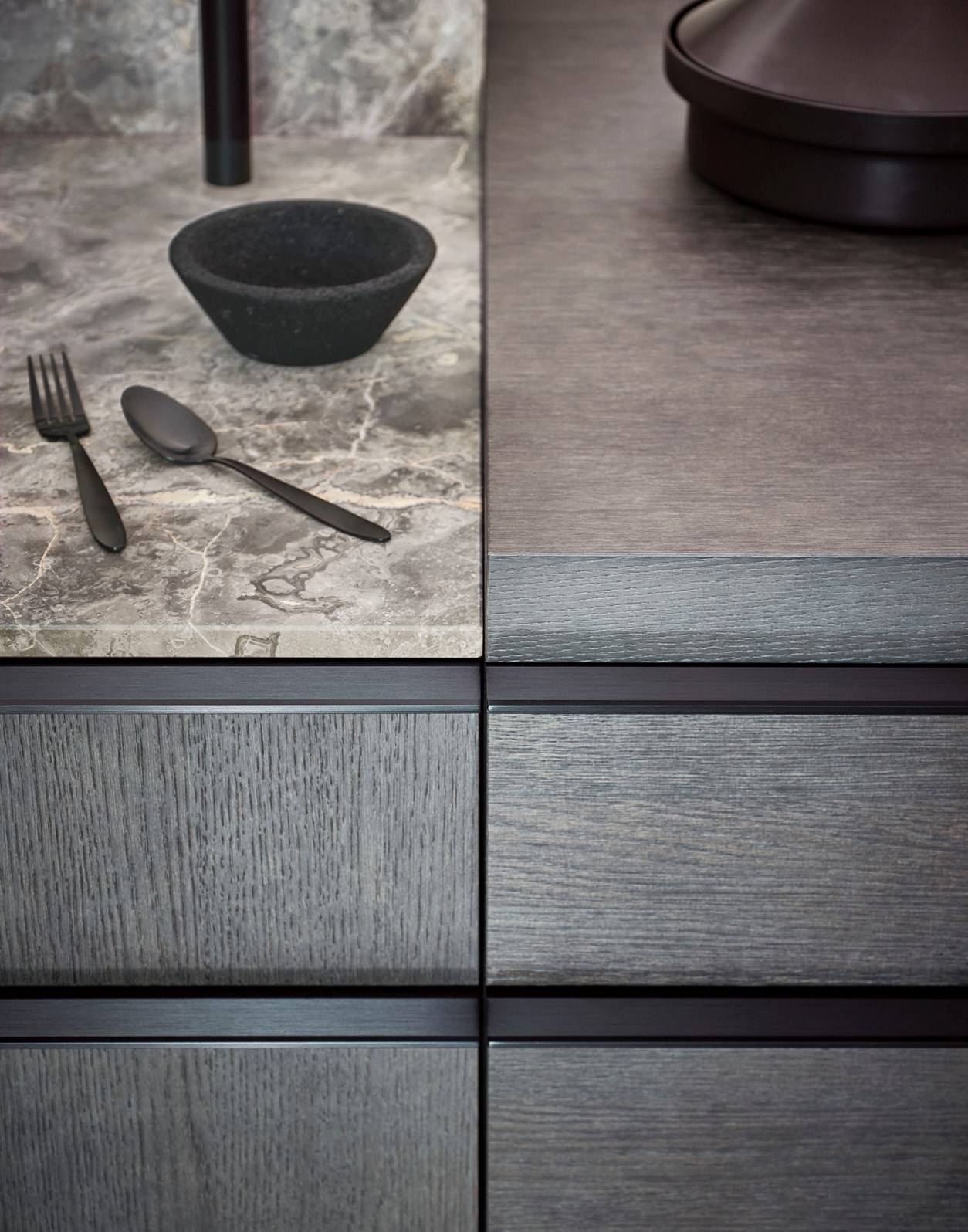 Intarsio: Between Originality and Symmetry