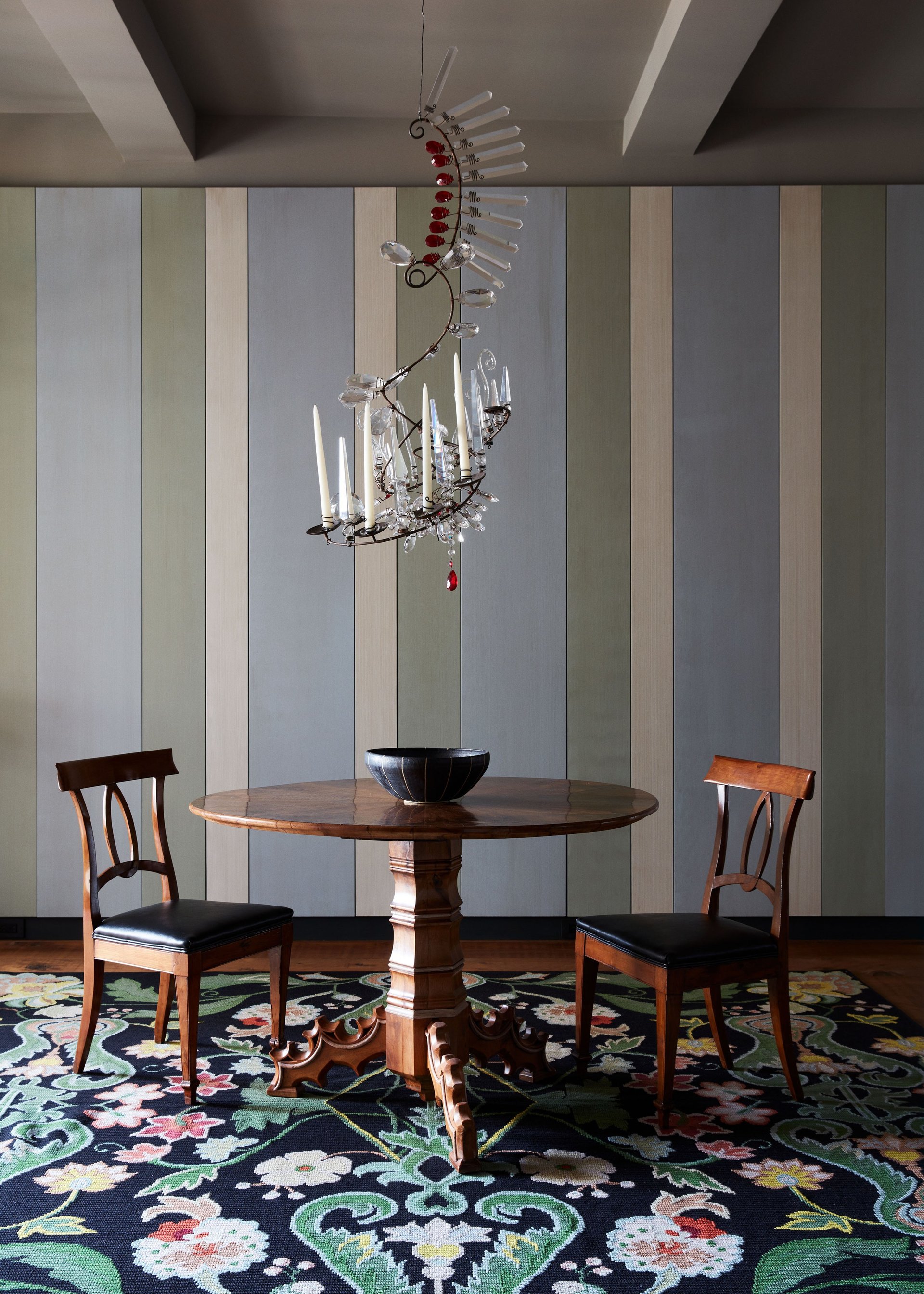 A Chelsea loft by Ryan Lawson features products by Knoll, Green River ...