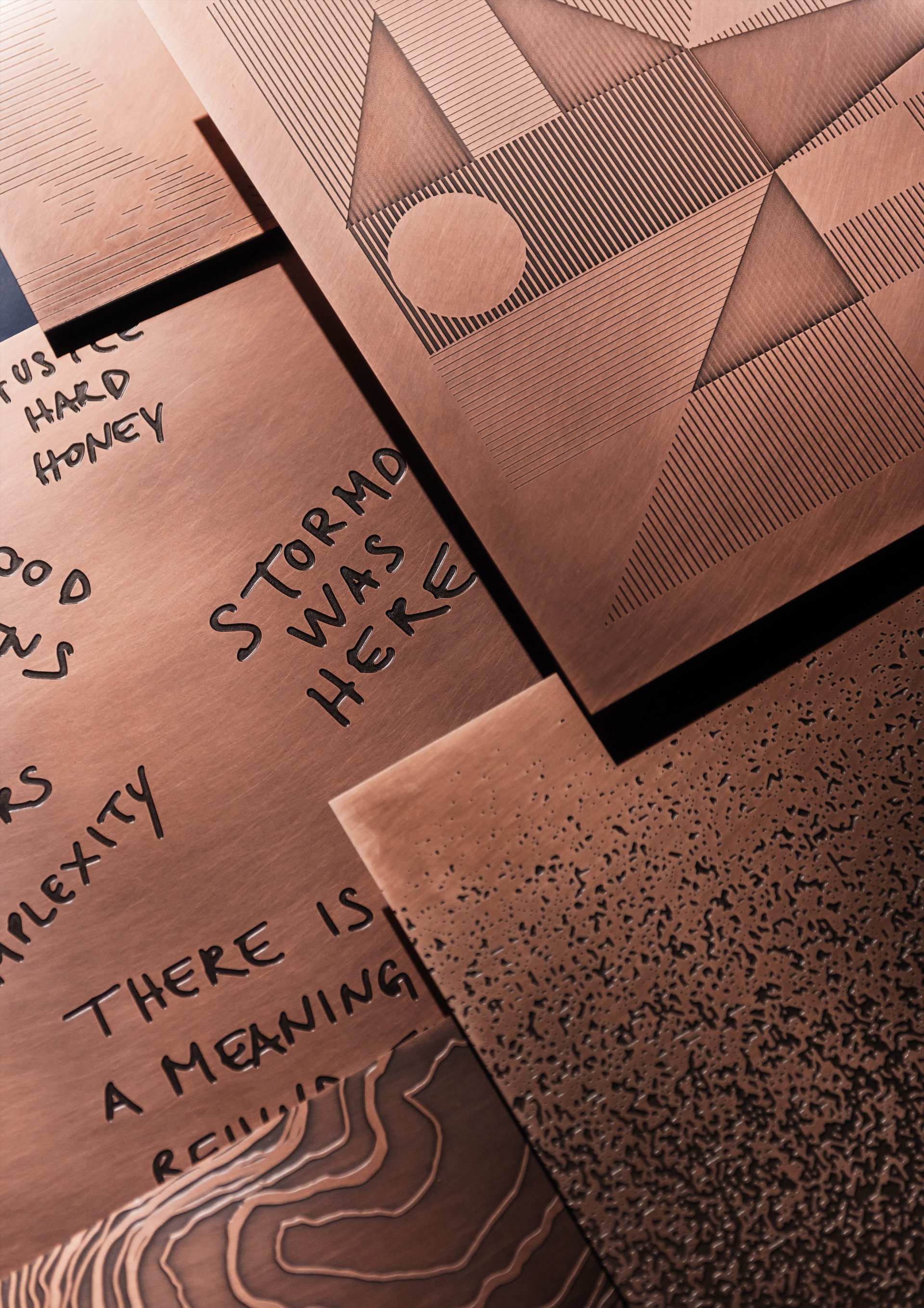 De Castelli metal: copper and brass decorated with the erosion technique