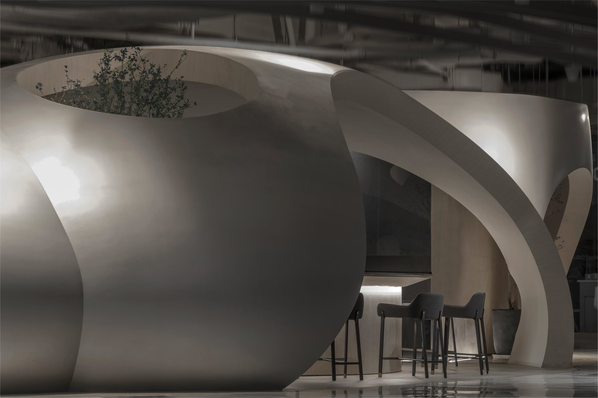 Luce_Wall Painting metal-effect covering by Novacolor for a restaurant ...