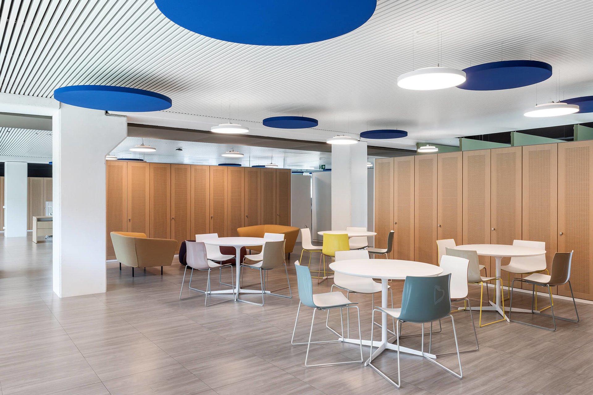 Paneles fonoabsorbentes de Caruso Acoustic para las oficinas de IBSA