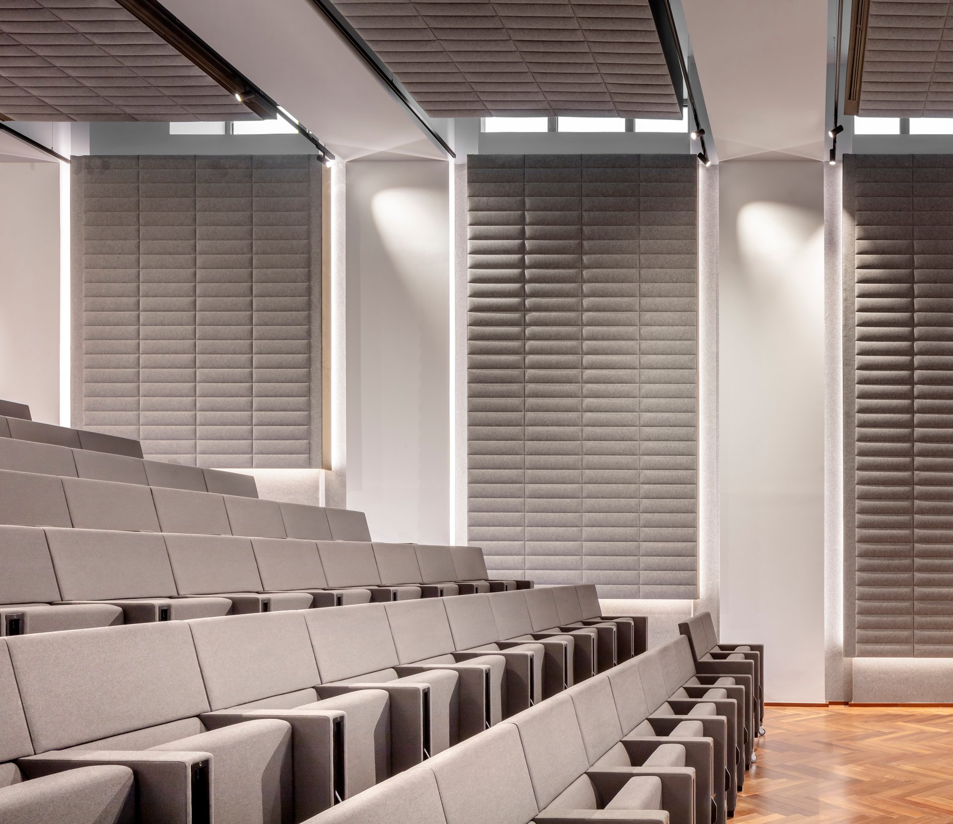 Le poltrone L213 di LAMM per l'auditorium Ulteam a Parigi