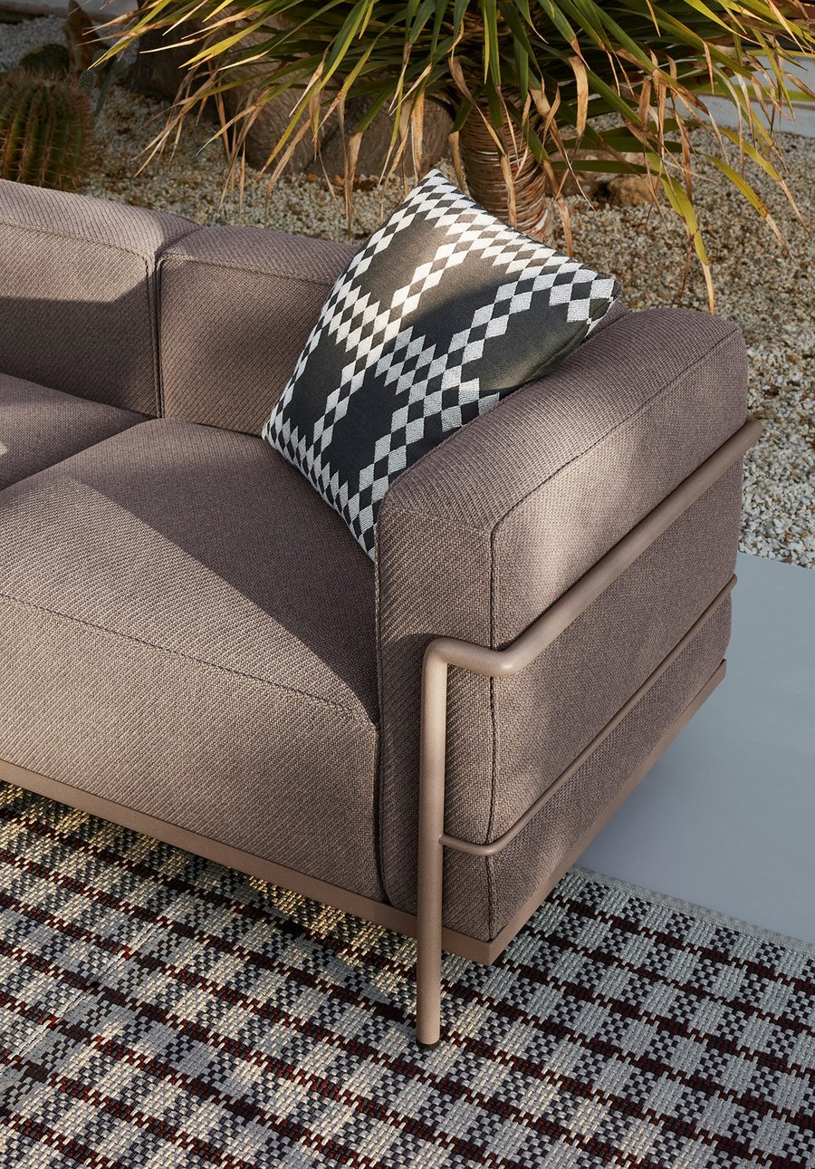 Cassina’s Iconic Pieces go Outdoors
