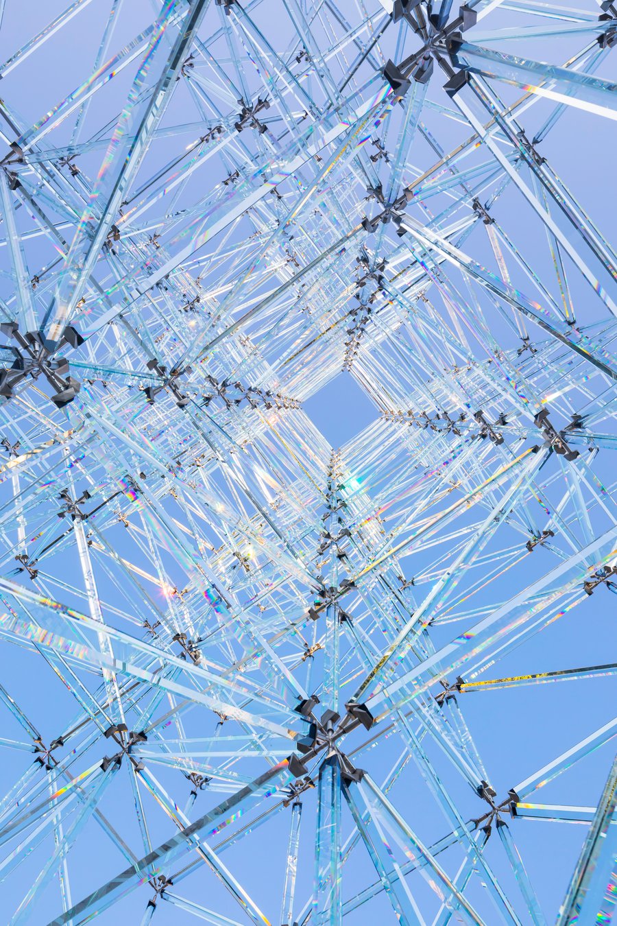A monumental glass art installation by Emmanuel Barrois in Paris