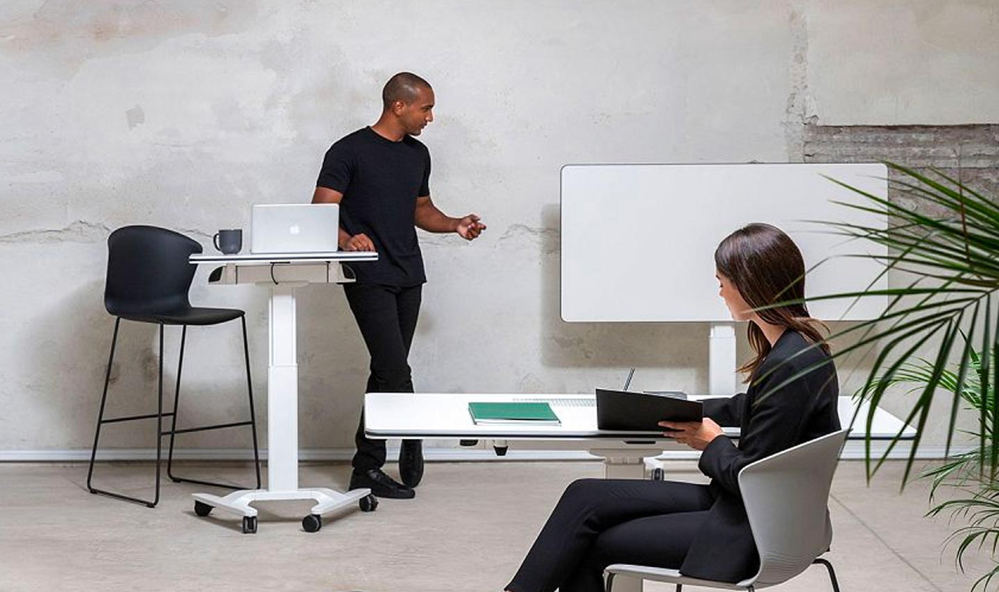 Height-adjustable meeting table by Actiu