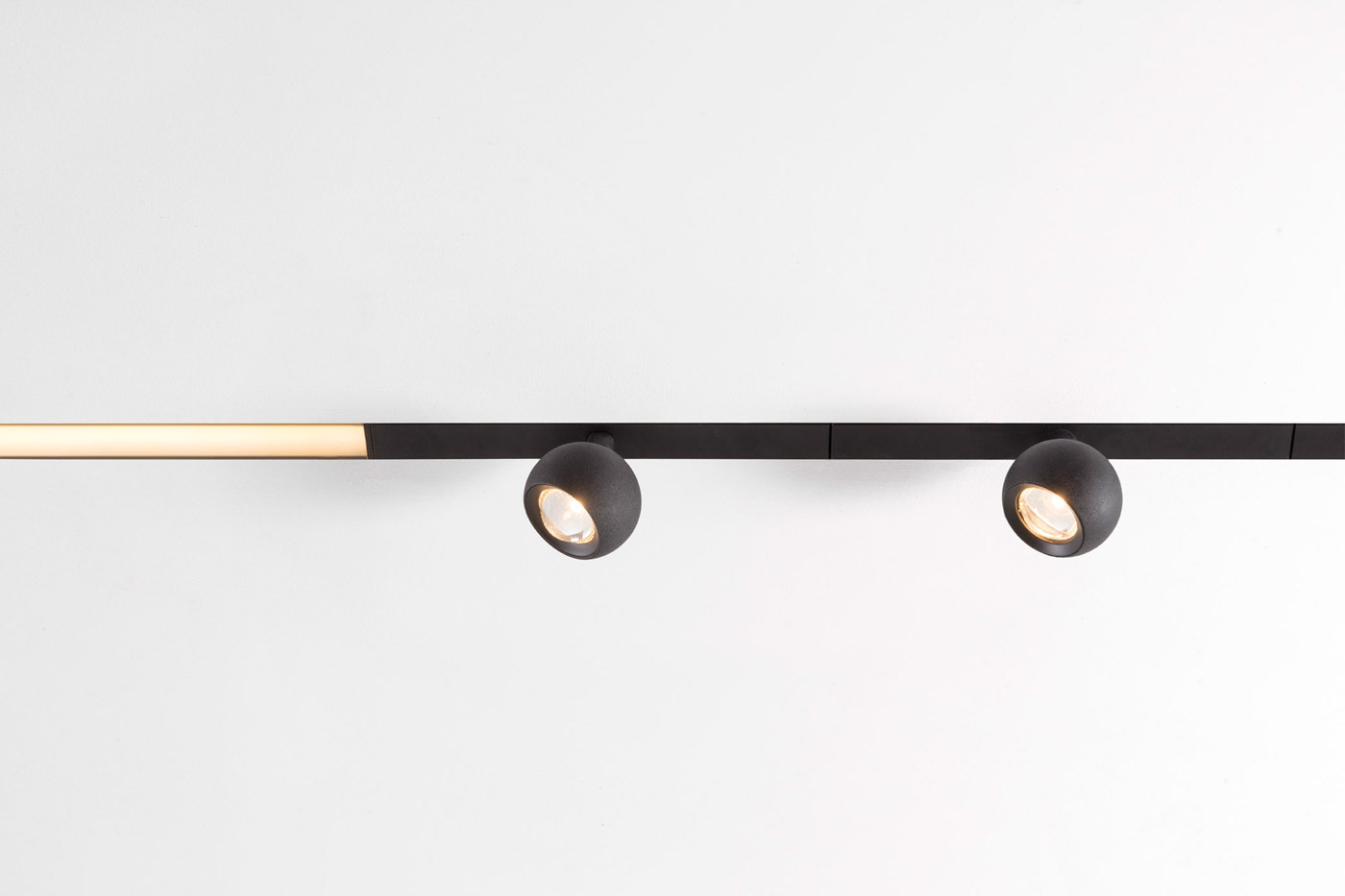 Magnetic track rails: Pista by Modular Lighting Instruments