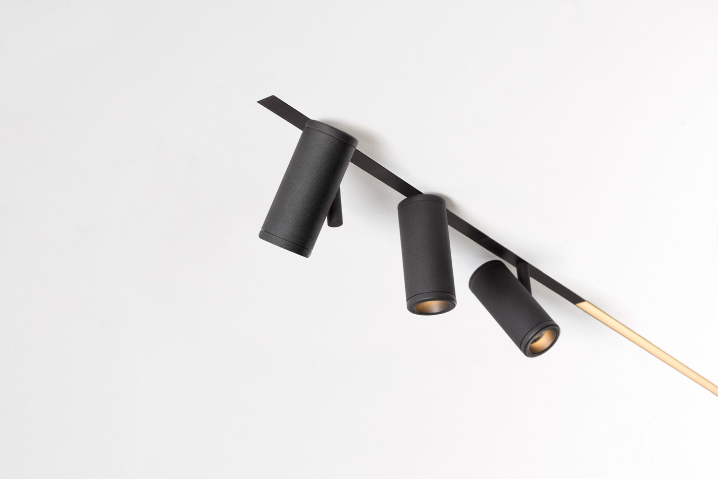 Magnetic track rails: Pista by Modular Lighting Instruments