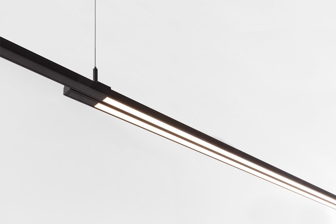 Magnetic track rails: Pista by Modular Lighting Instruments