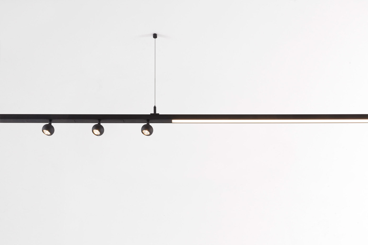 Magnetic track rails: Pista by Modular Lighting Instruments