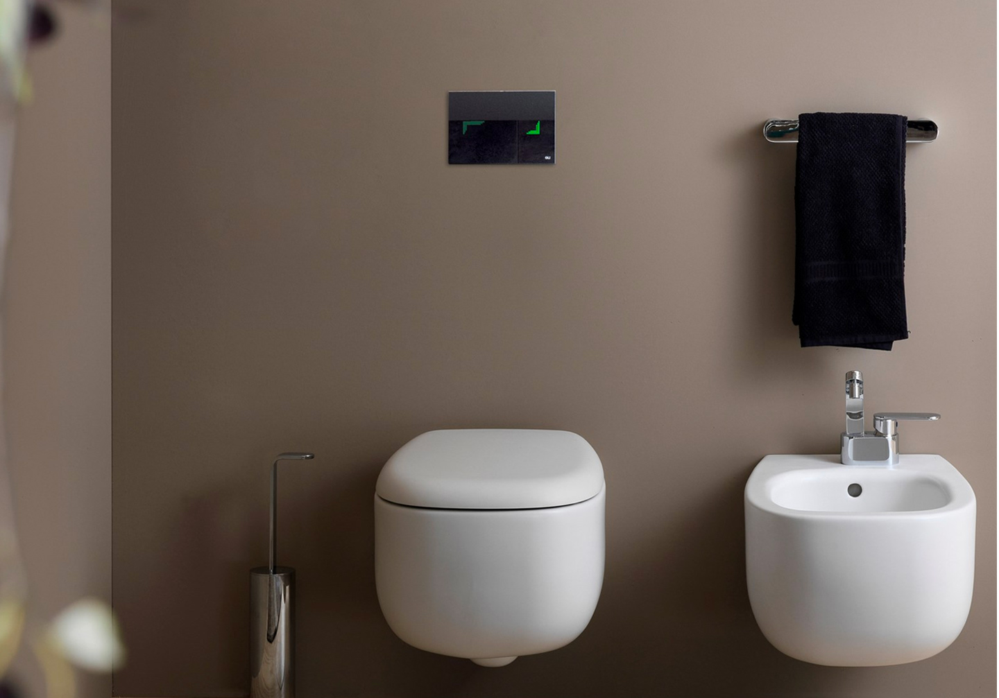 Flush activation without touching the plate NO-TOUCH system by OLI