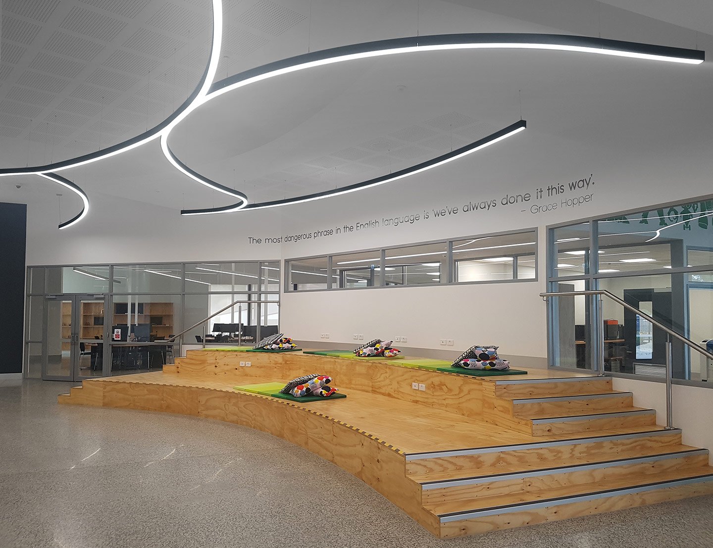 Fluid light: Liquid Line 3D by Lightnet