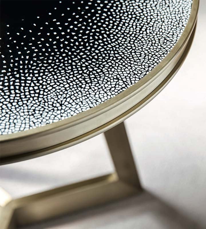 Red Edition furniture in French style: timeless elegance