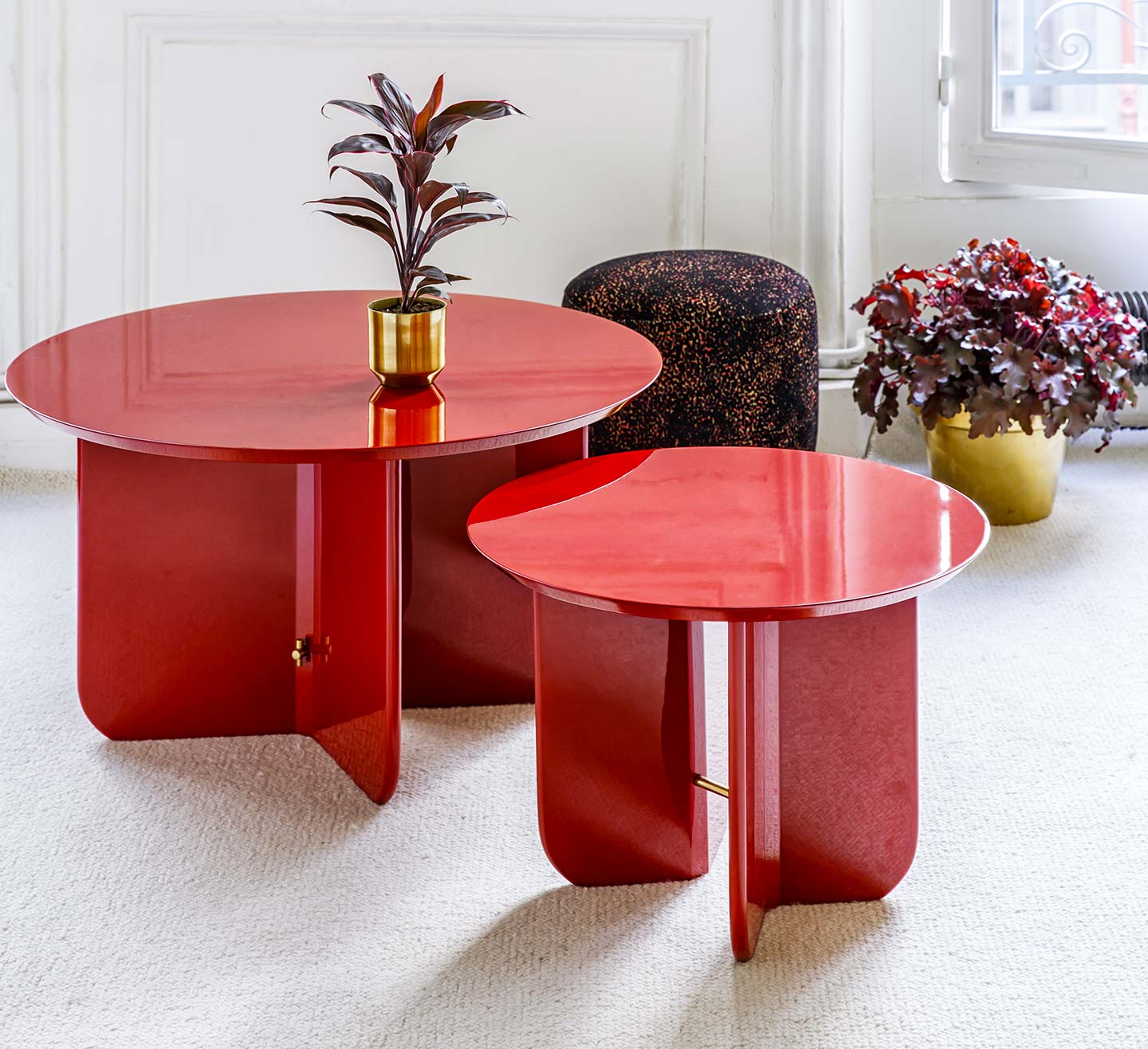 Red Edition furniture in French style: timeless elegance