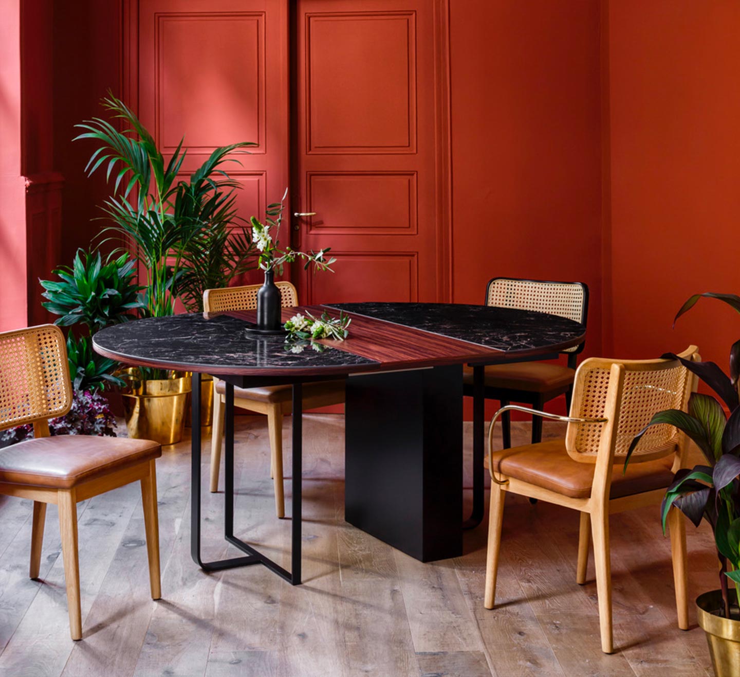 Red Edition furniture in French style: timeless elegance