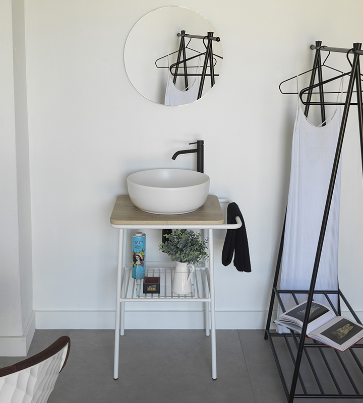 Fuji by Scarabeo Ceramiche: bathroom console essential, clean and versatile