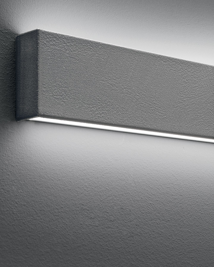 Square shaped wall light with a minimal design: Box by Linea Light
