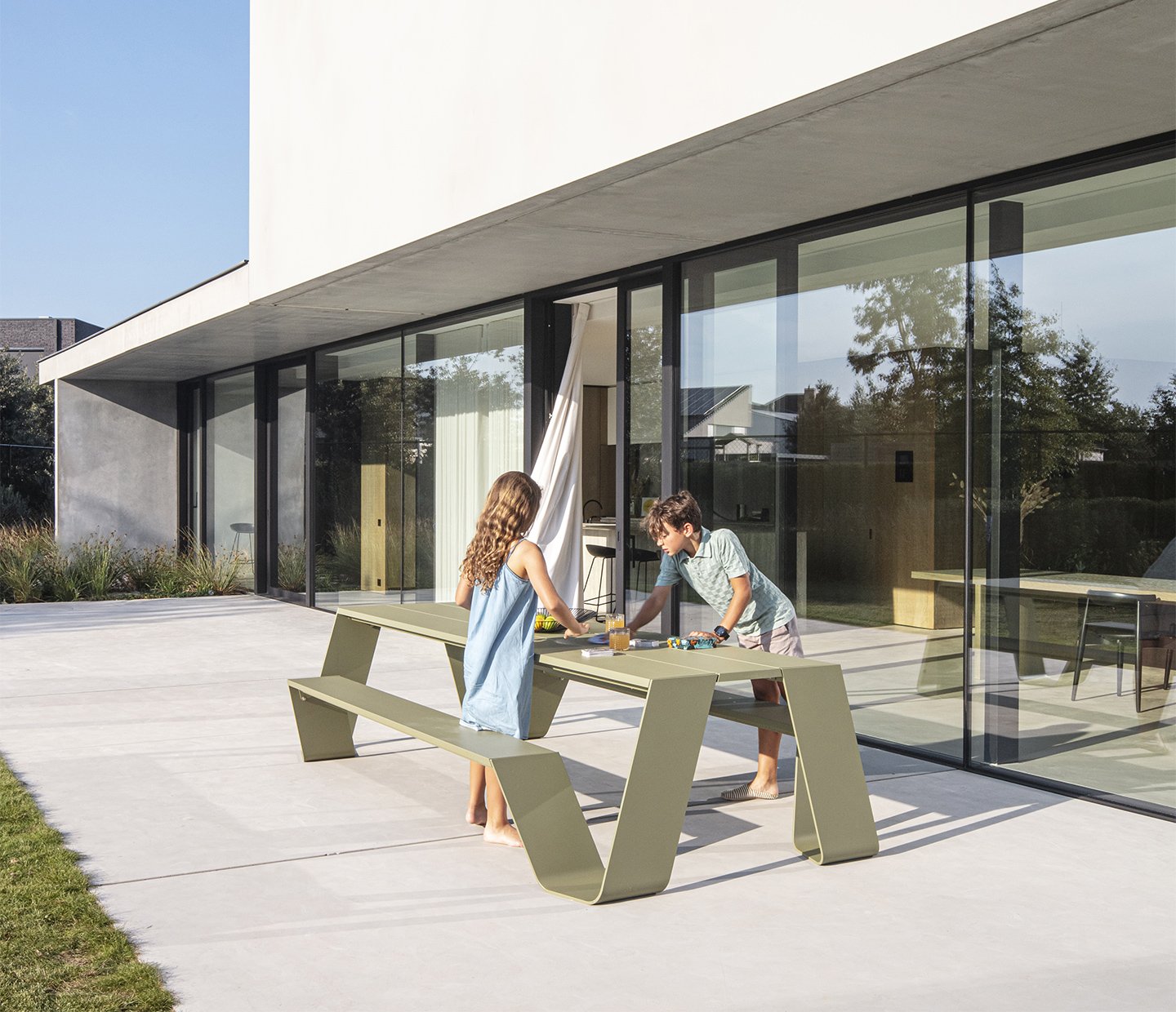 Extremis: timeless design furniture that sparks interactions