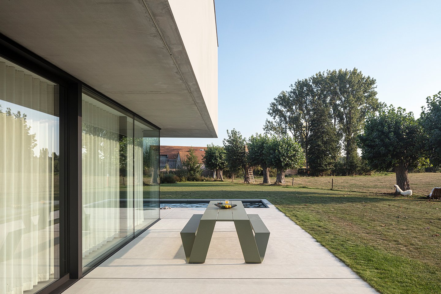 Extremis: timeless design furniture that sparks interactions