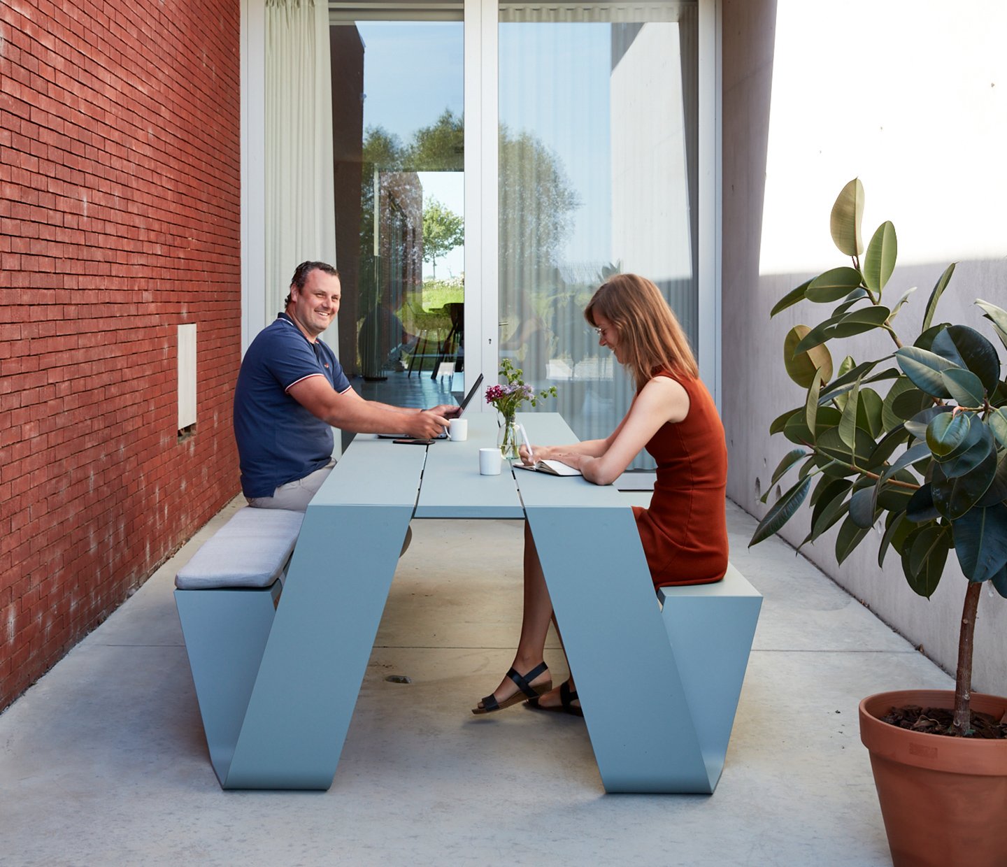 Extremis: timeless design furniture that sparks interactions