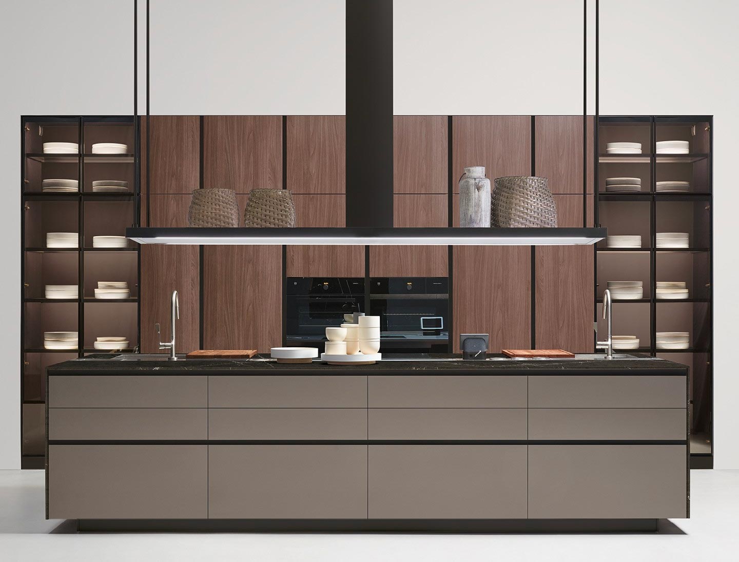 Arclinea Thea, the handle-free kitchen design by Antonio Citterio