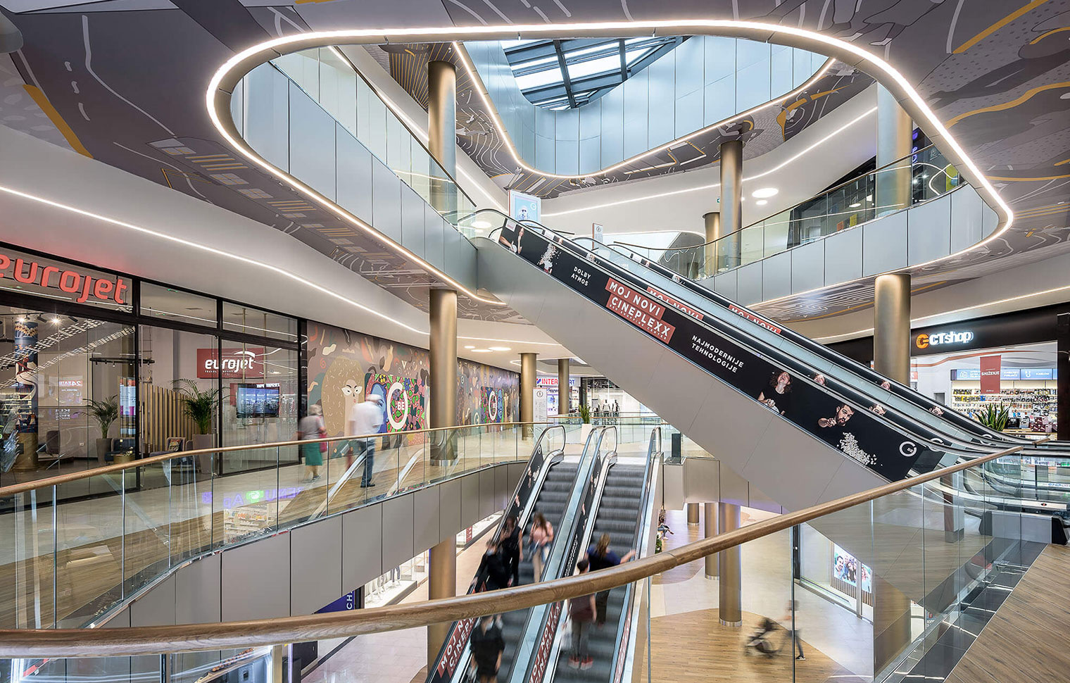 Tracker by Intra Lighting: endless possibilities to follow curved lines ...