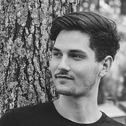 SANDUA | Garden armchair with armrests By MANUTTI design Robin Hapelt