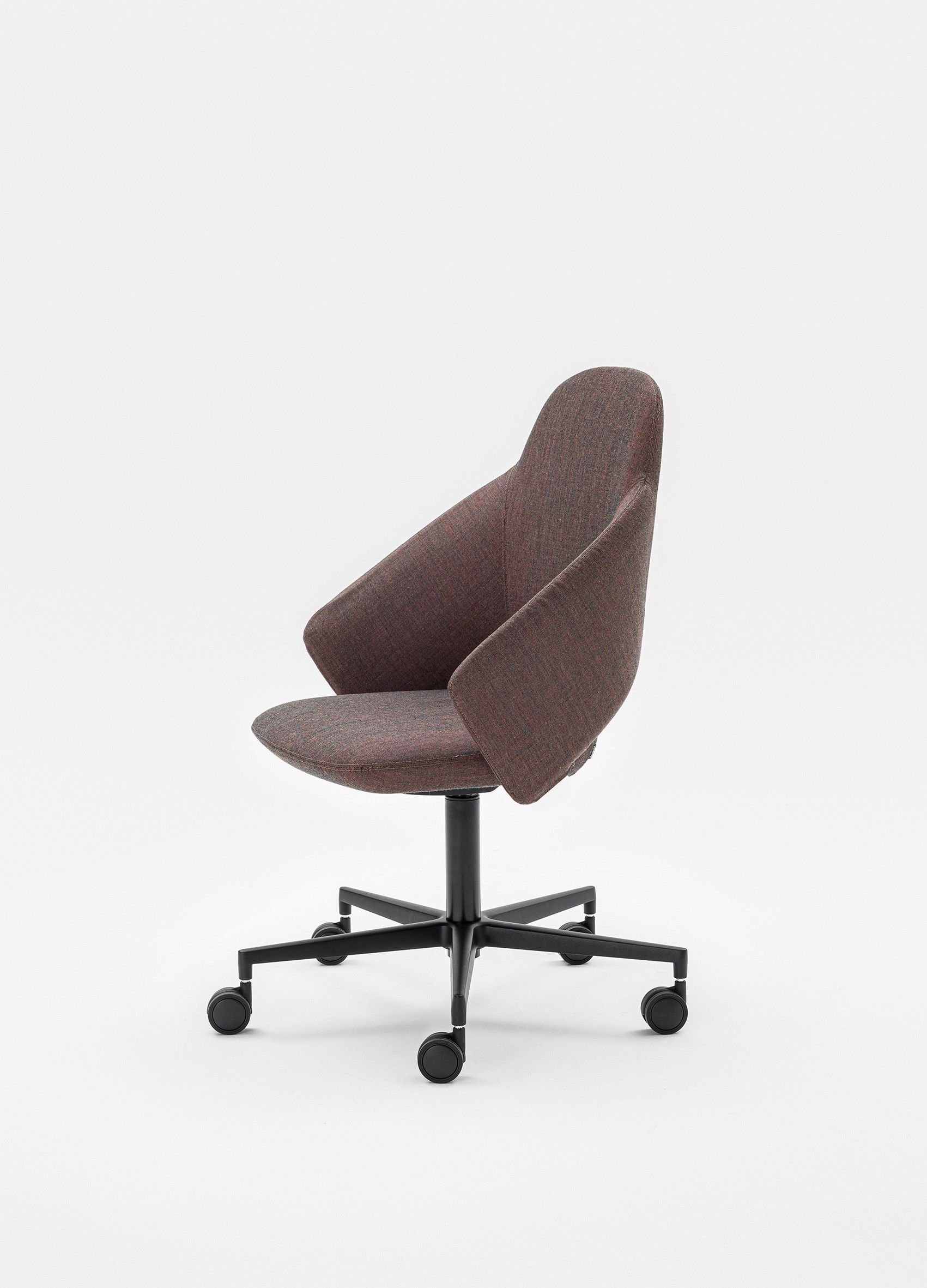 Icon chair by Mara designed by Marcello Ziliani in ADI Design Index 2023