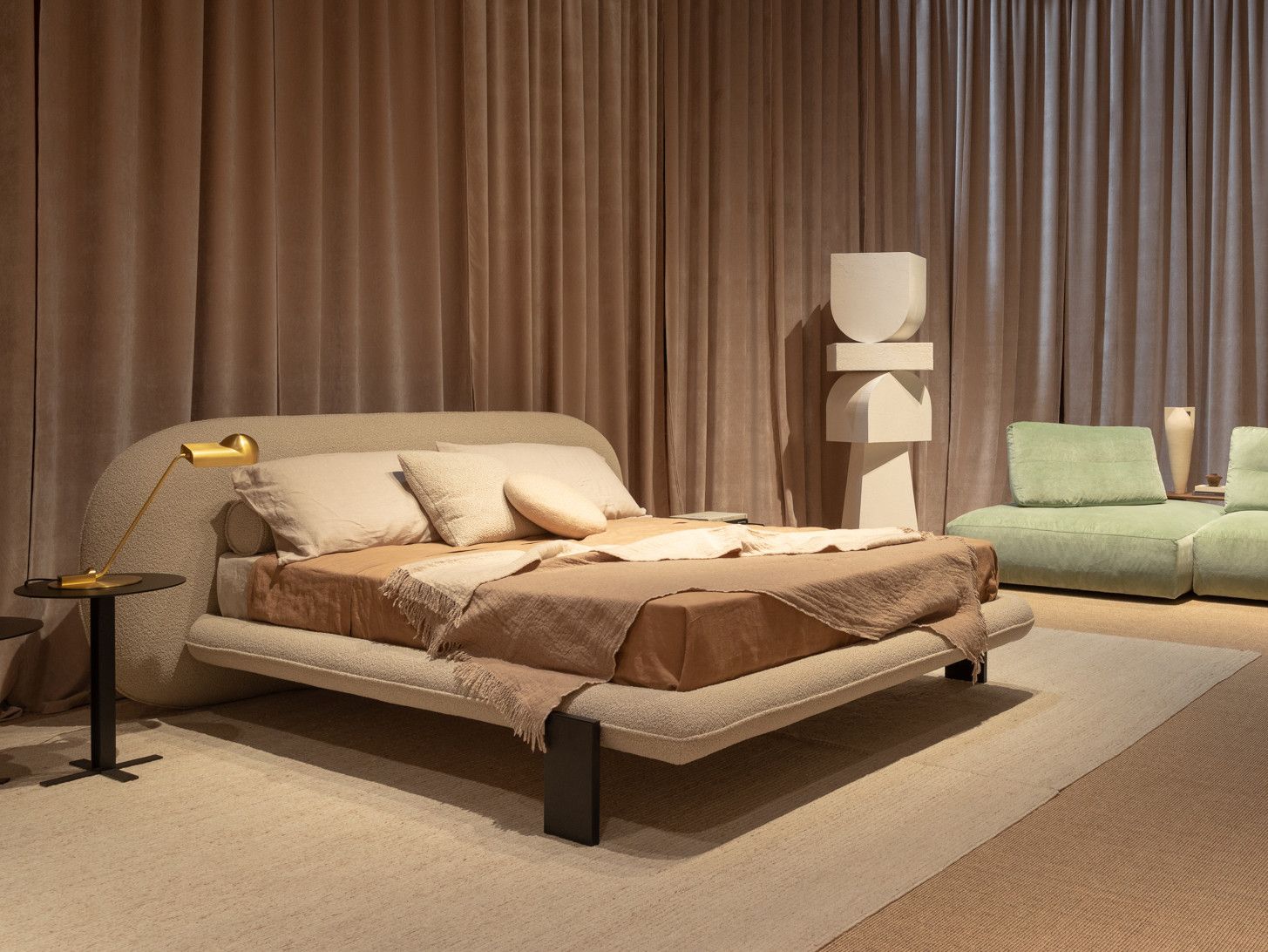 Alain Gilles designs the new Wabi bed for Saba Italia