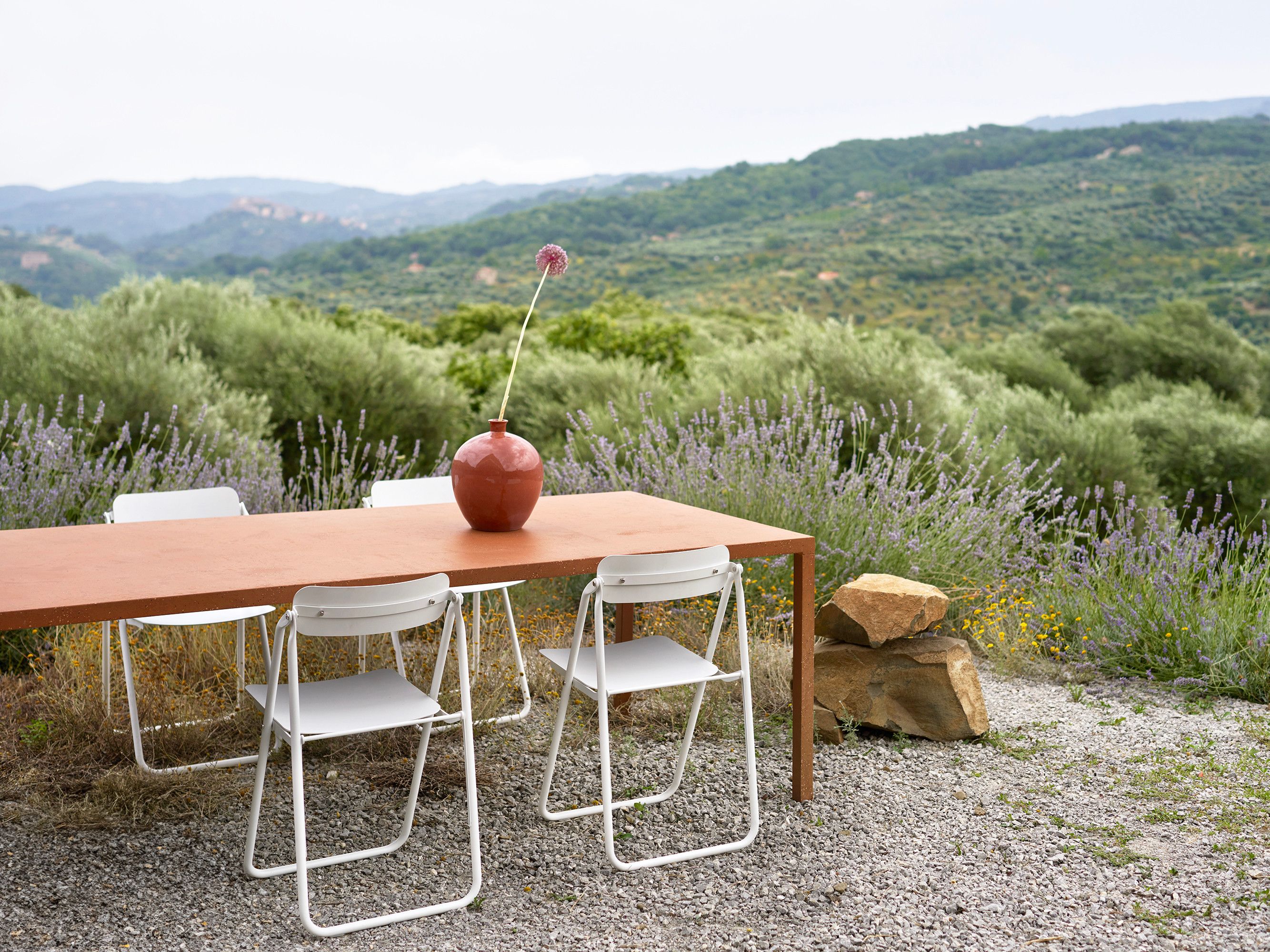 The Opinion Ciatti table in fully recyclable aluminium