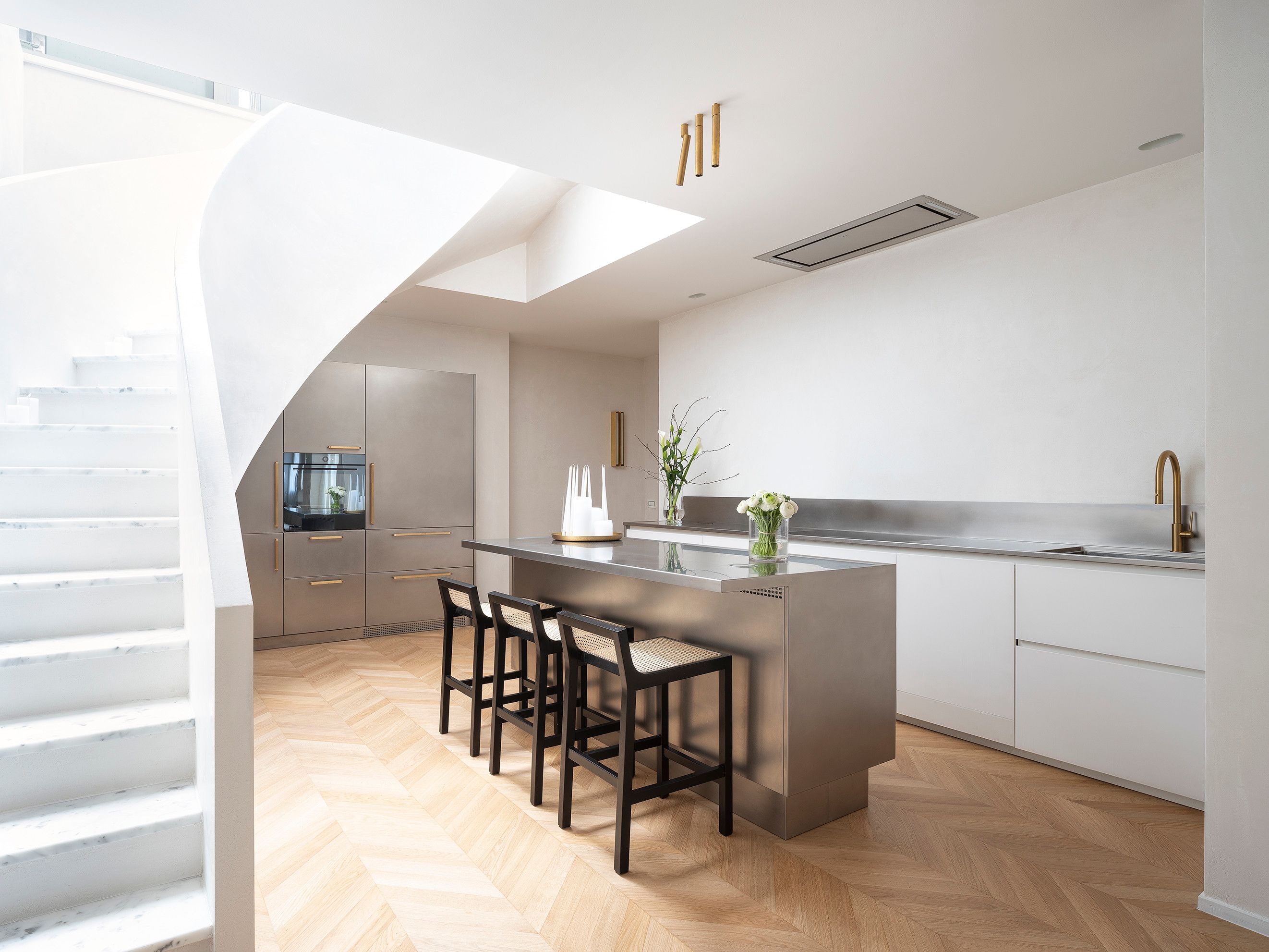 The Kitchen Atelier made of stainless steel by Abimis for a house in Milan