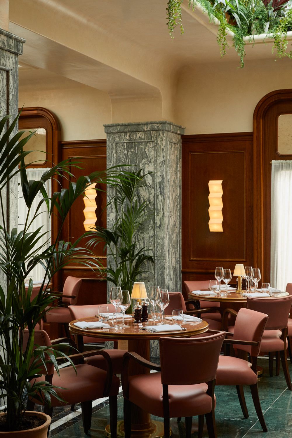 NEOZ Illuminates Award-Winning Cicchetti Knightsbridge by Fettle Design