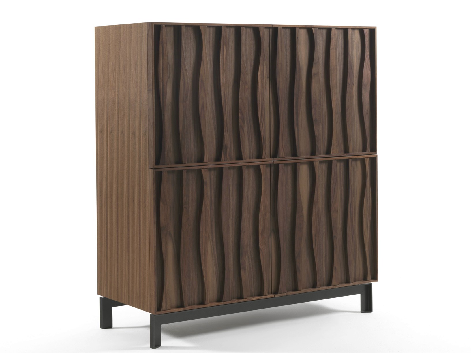 Wood, leather and marble inspired from the ‘50s