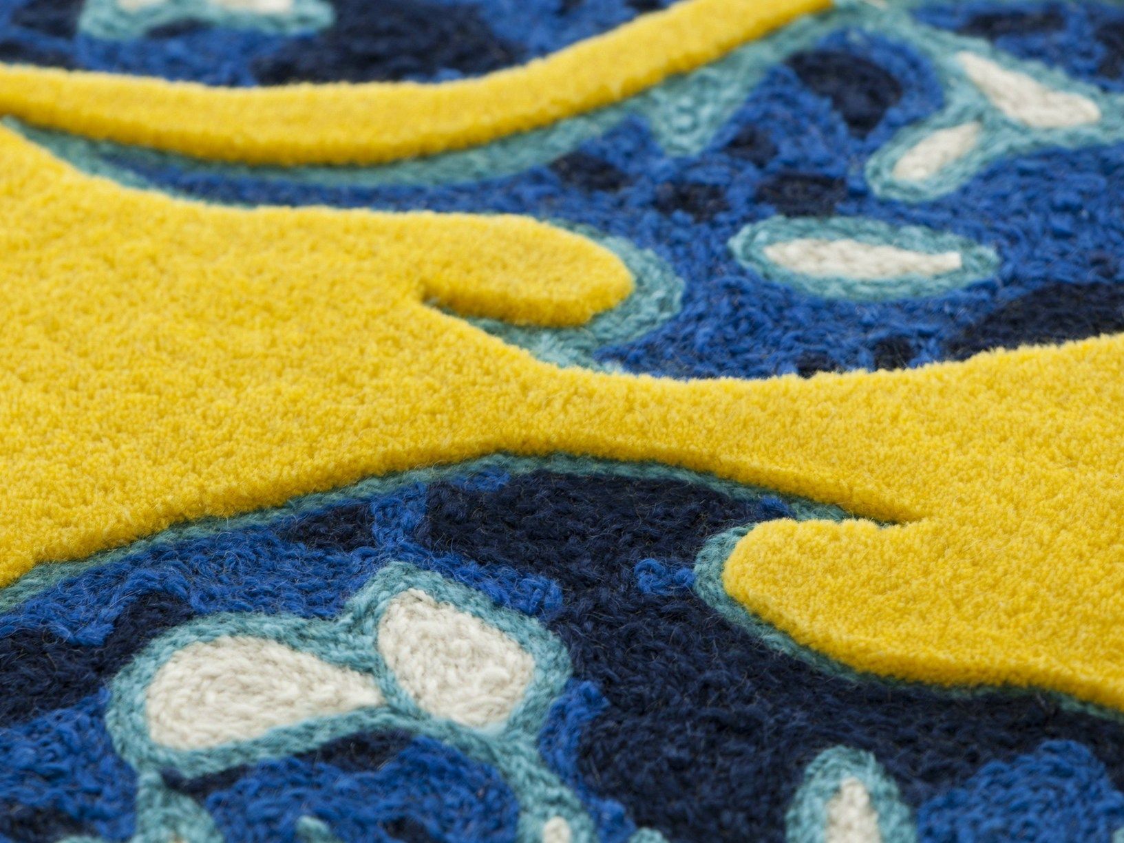 Free-style embroidery