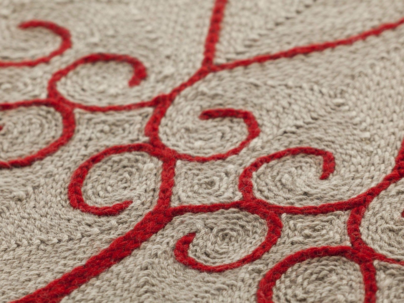 Free-style embroidery