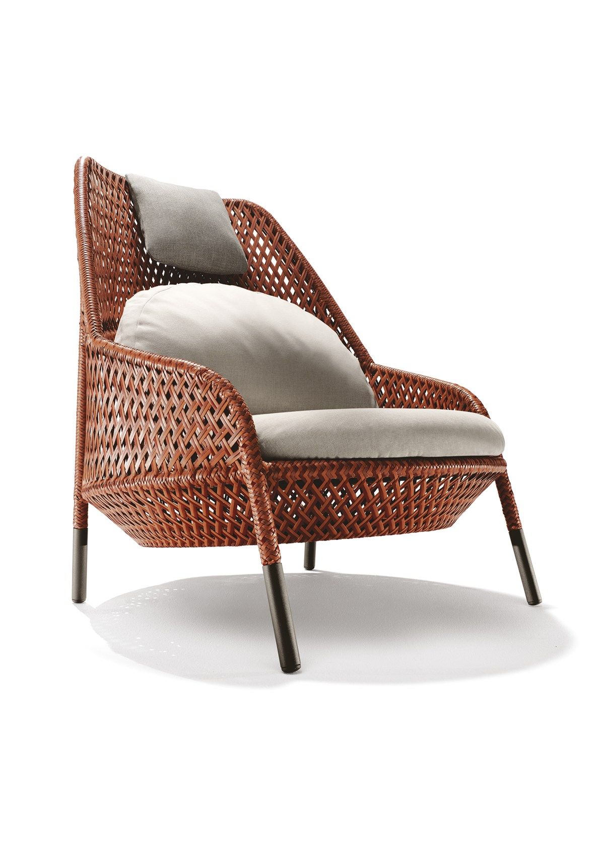AHNDA: a classic, iconic and luxurious lounger in alluring vibrancy