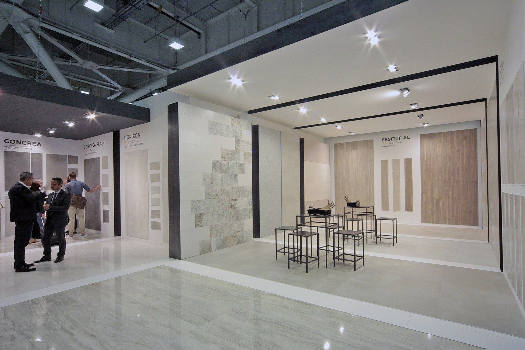 Large-size ceramic panels with rustic-chic touch