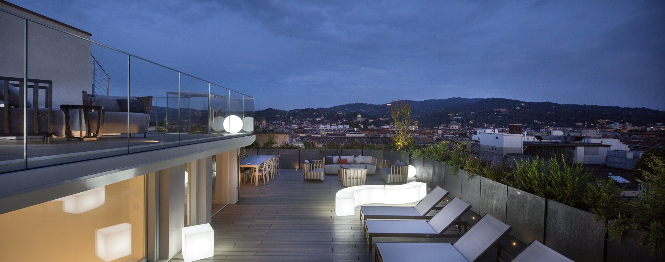 Ethimo arreda la terrazza panoramica di Lagrange12