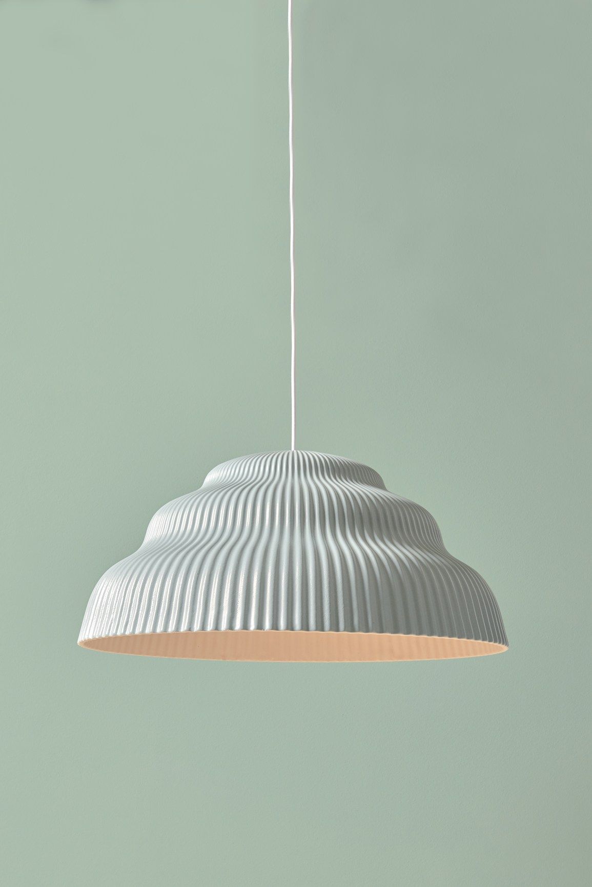 Kaskad: the lamp that reminds of the water flow of a cascade